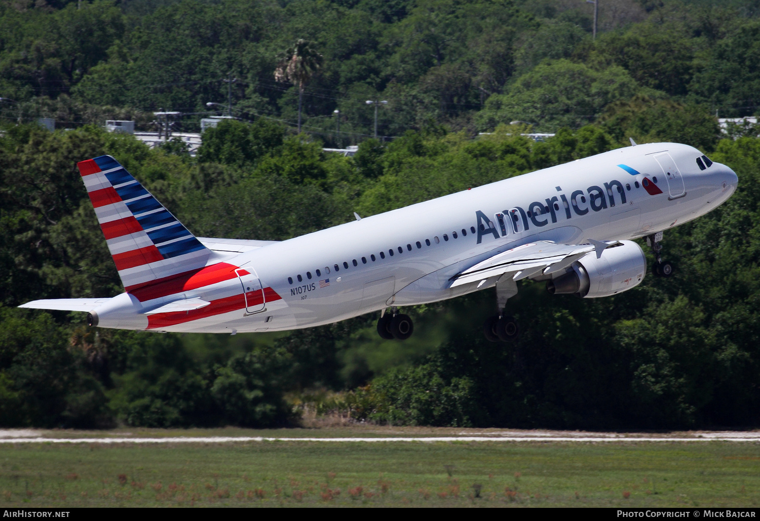 Aircraft Photo of N107US | Airbus A320-214 | American Airlines ...