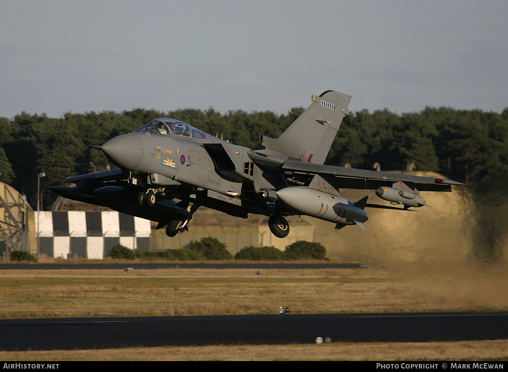 Aircraft Photo of ZA554 | Panavia Tornado GR4 | UK - Air Force ...