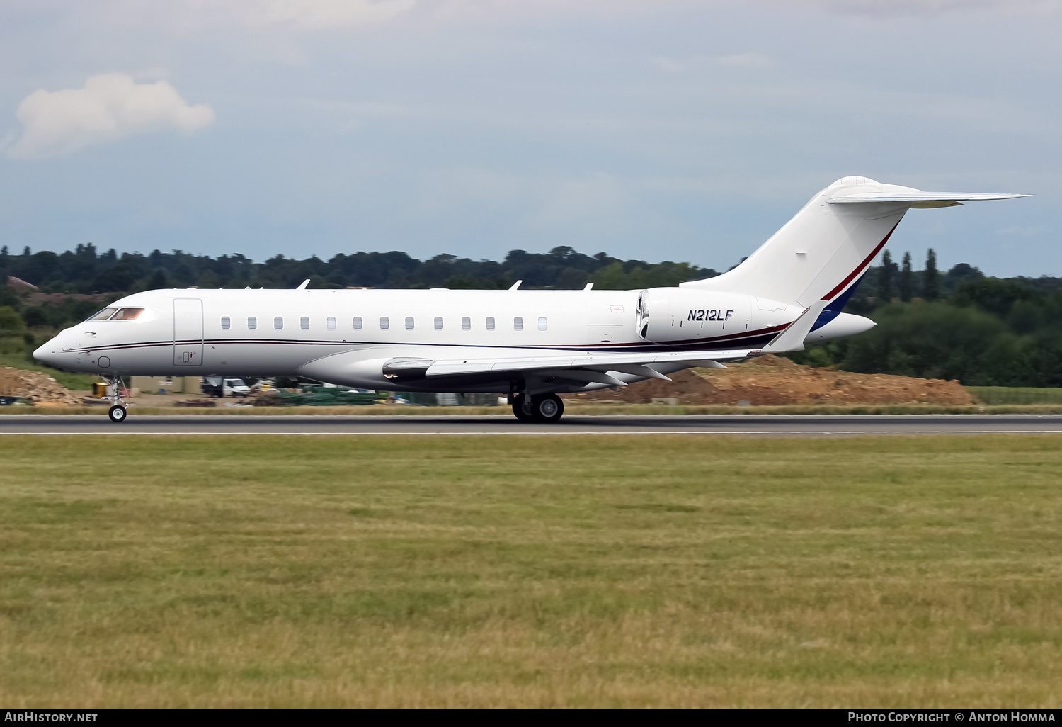 Aircraft Photo of N212LF | Bombardier Global 6000 (BD-700-1A10 ...