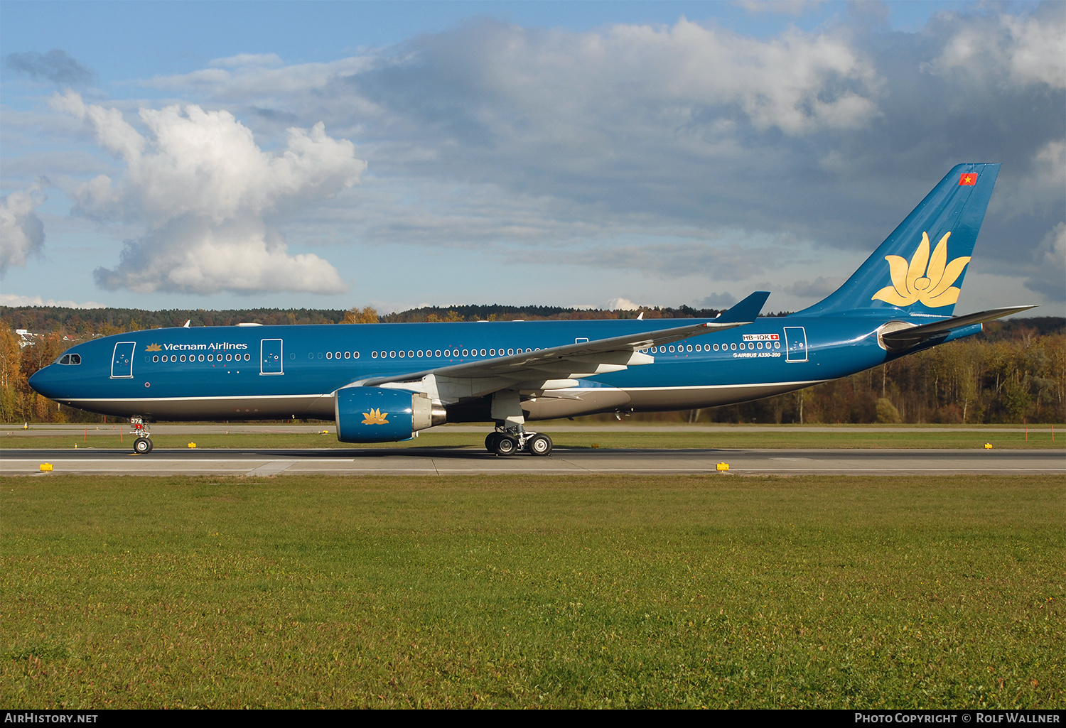 Aircraft Photo of HB-IQK | Airbus A330-223 | Vietnam Airlines ...
