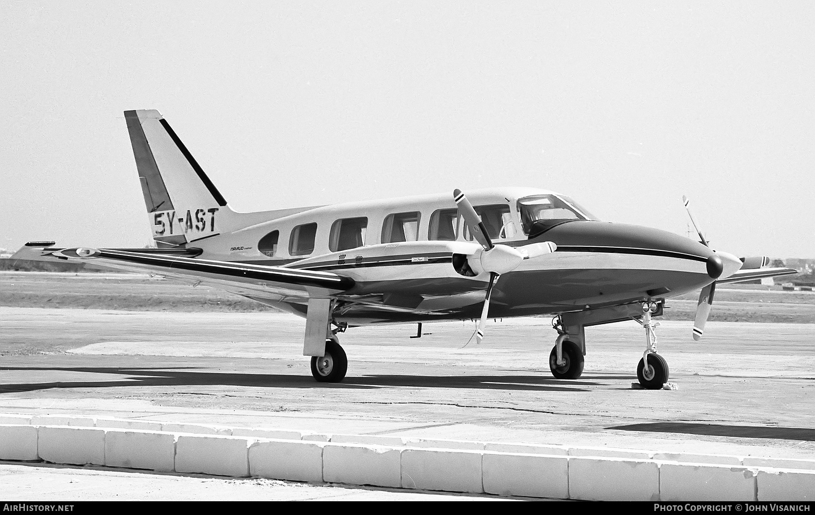 Aircraft Photo of 5Y-AST | Piper PA-31-350 Navajo Chieftain ...