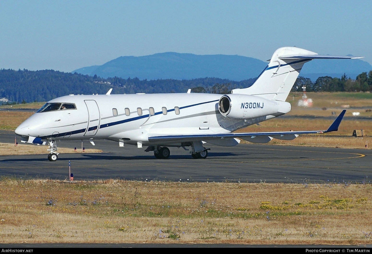 Aircraft Photo of N300NJ | Bombardier Challenger 300 (BD-100-1A10 ...