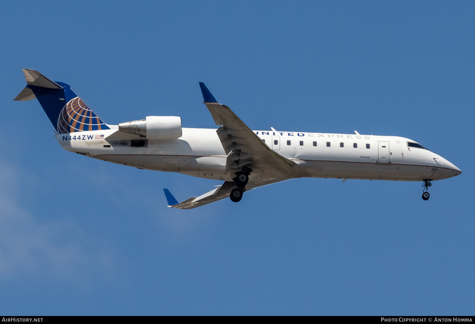 Aircraft Photo of N444ZW | Bombardier CRJ-200LR (CL-600-2B19) | United ... Aircraft Photo of N444ZW | Bombardier CRJ-200LR (CL-600-2B19) | United ...