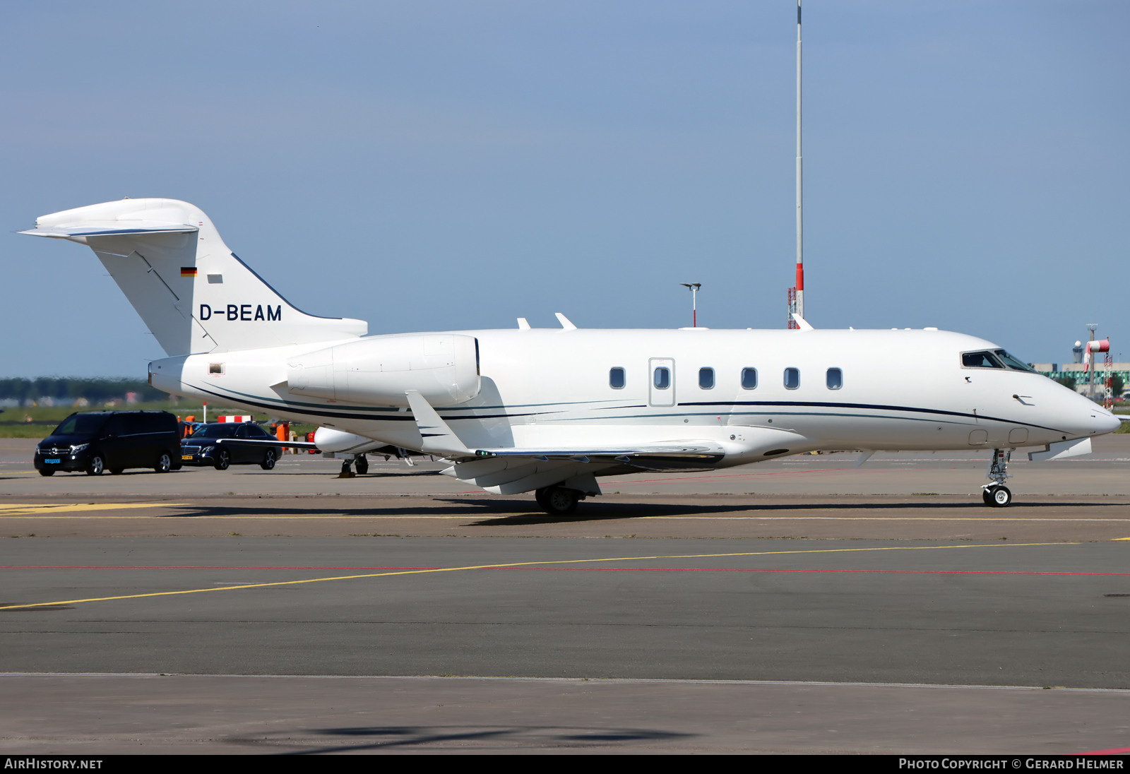 Aircraft Photo of D-BEAM | Bombardier Challenger 300 (BD-100-1A10 ...