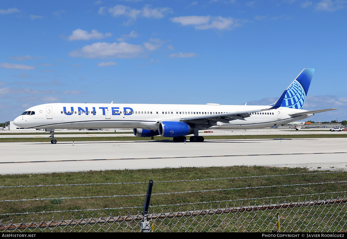 Aircraft Photo of N75854 | Boeing 757-324 | United Airlines ...