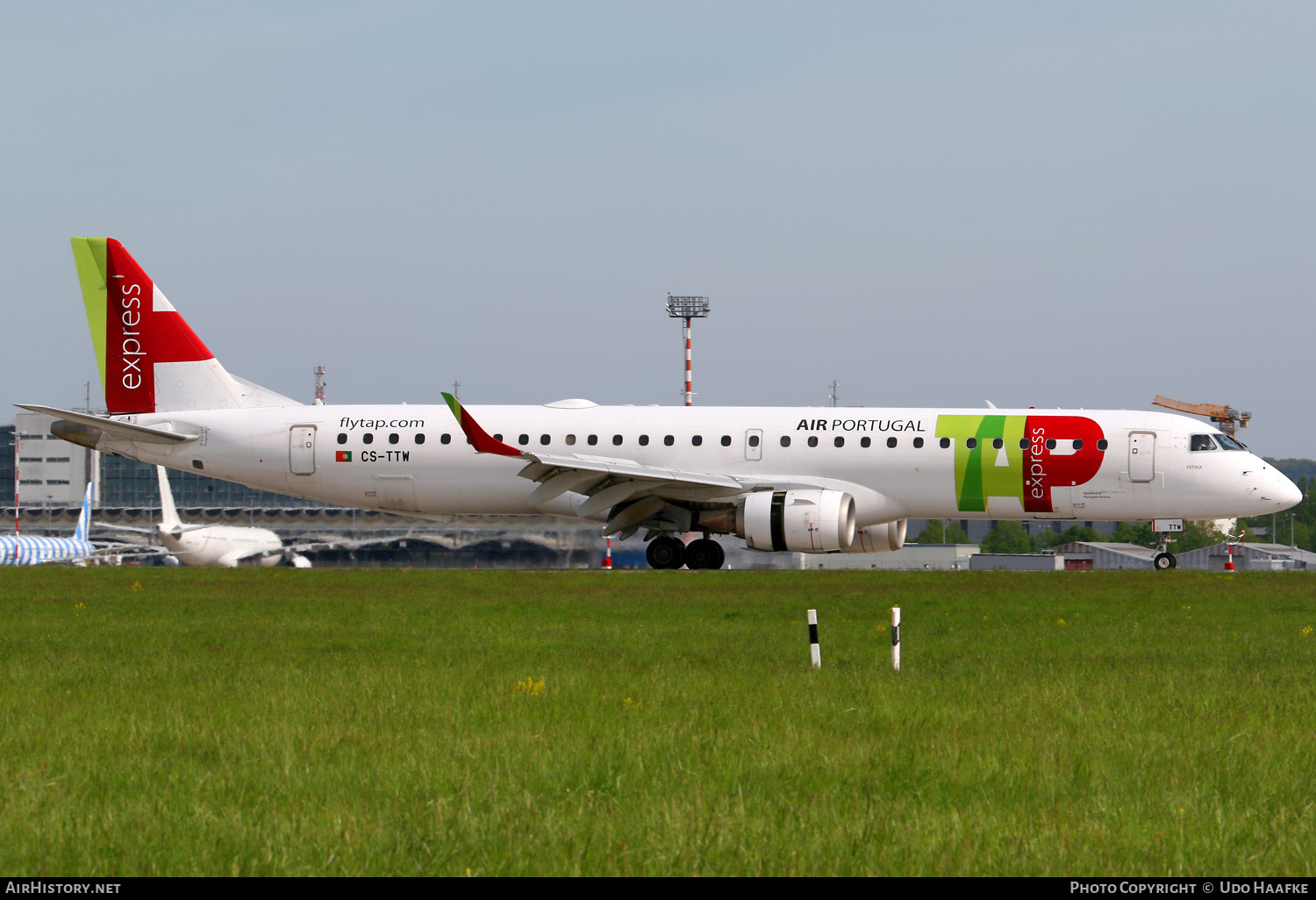 Aircraft Photo of CS-TTW | Embraer 195AR (ERJ-190-200IGW) | TAP Air ...