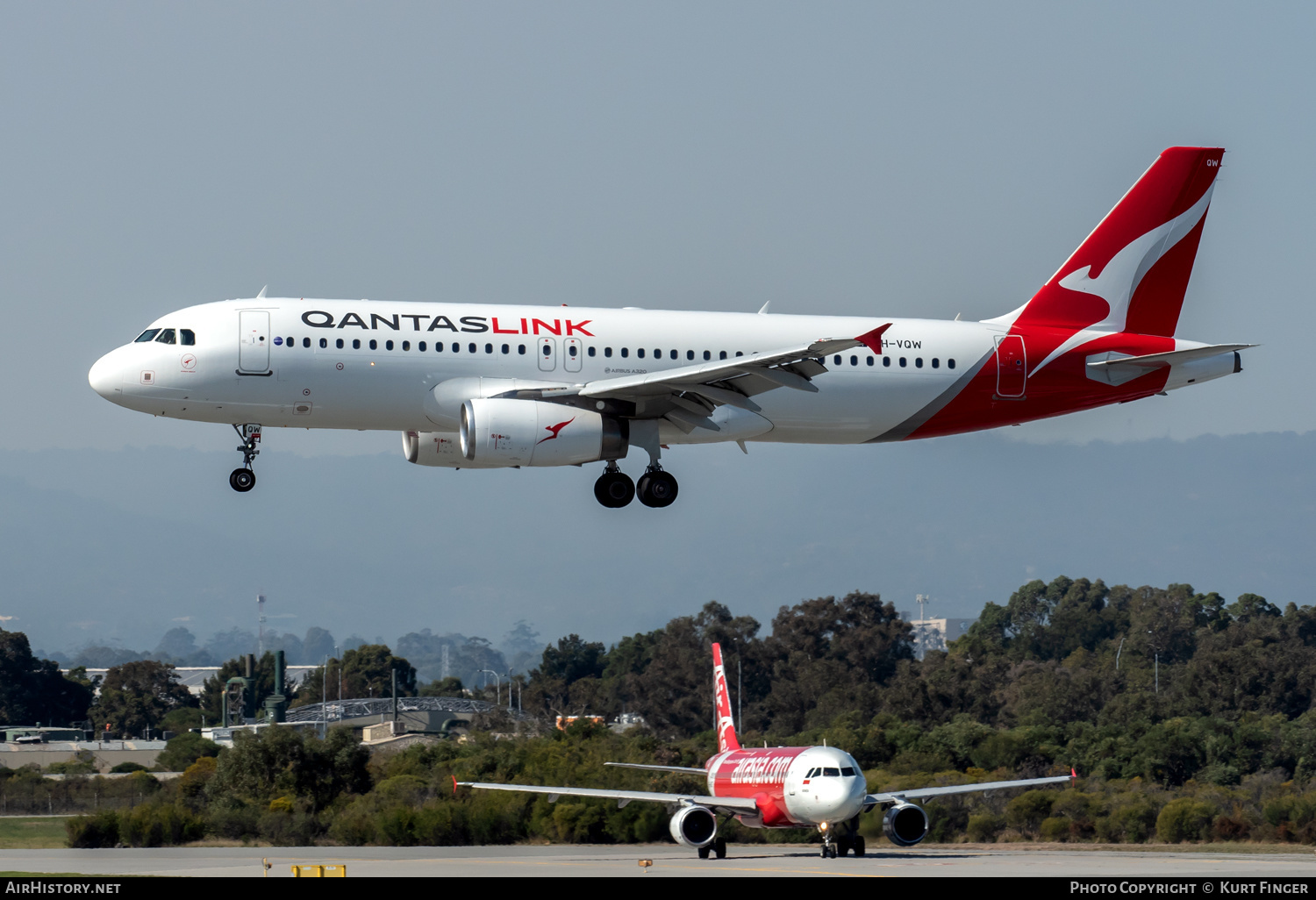 Aircraft Photo of VH-VQW | Airbus A320-232 | QantasLink | AirHistory ...