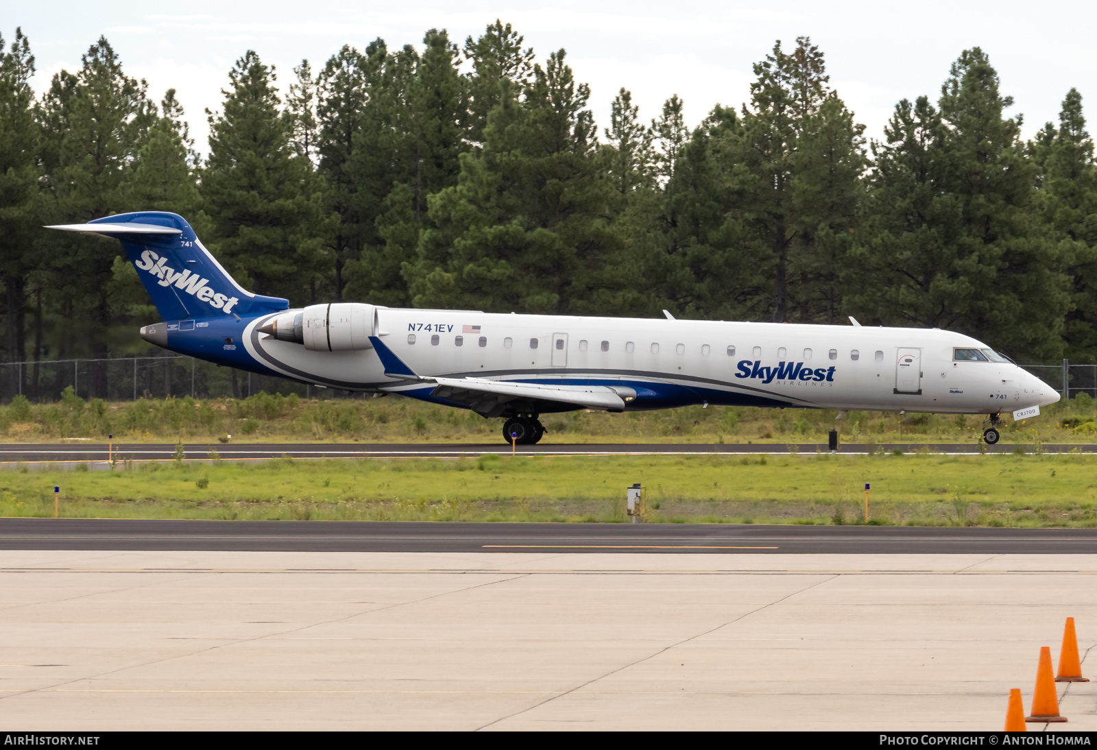 Aircraft Photo of N741EV | Bombardier CRJ-700 (CL-600-2C10) | SkyWest ...