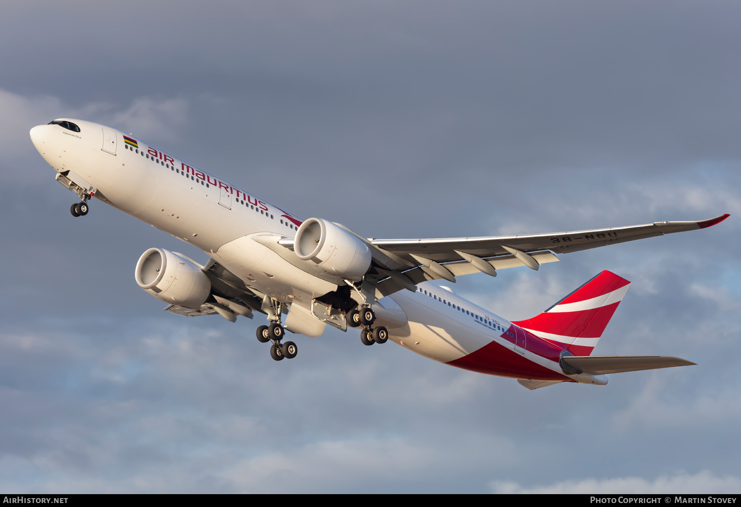 Aircraft Photo of 3B-NBU | Airbus A330-941N | Air Mauritius ...