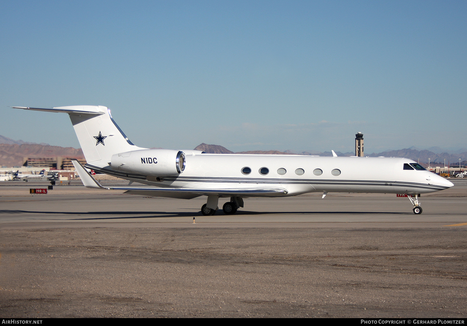 Aircraft Photo of N1DC | Gulfstream Aerospace G-V Gulfstream V ...
