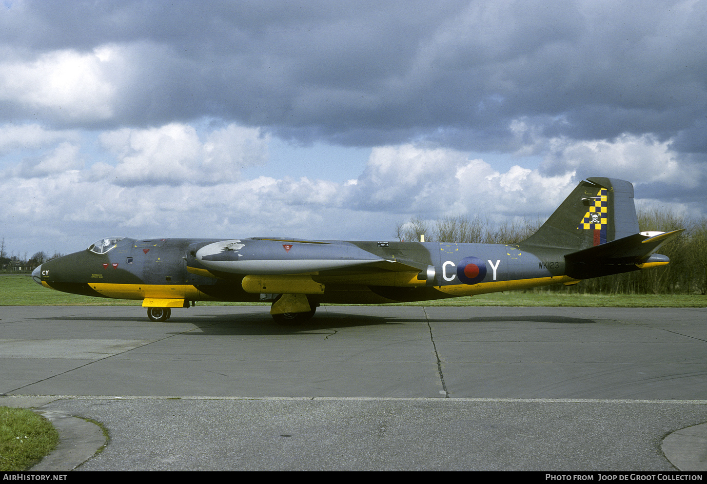 Aircraft Photo of WK123 | English Electric Canberra TT18 | UK - Air ...