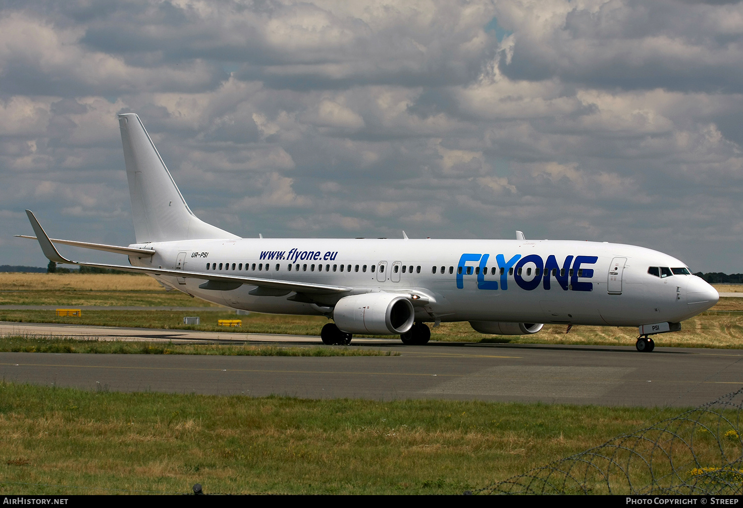 Aircraft Photo of UR-PSI | Boeing 737-9KV/ER | FlyOne | AirHistory.net #709369