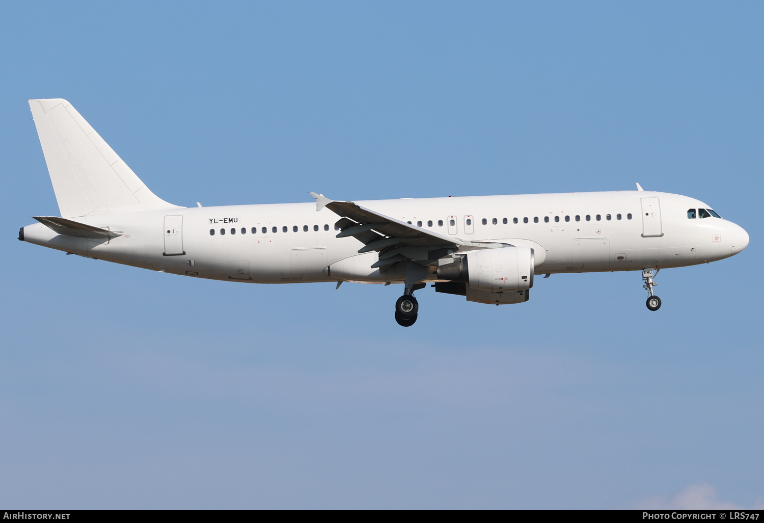 Aircraft Photo of YL-EMU | Airbus A320-214 | AirHistory.net #728896