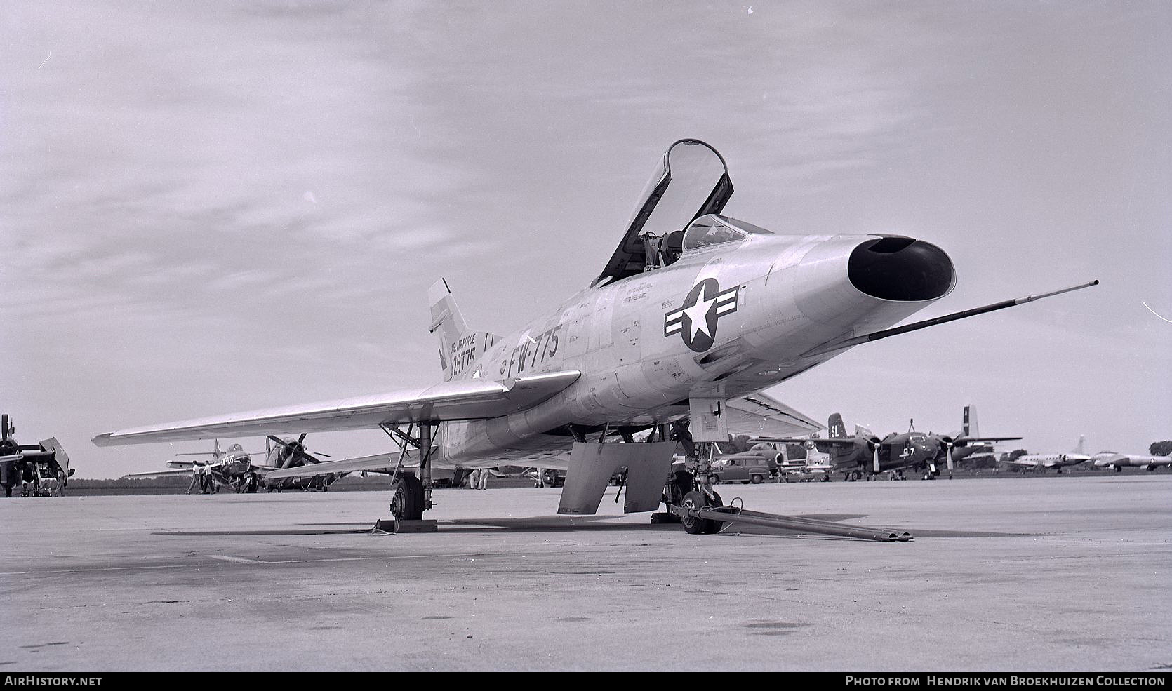 Aircraft Photo of 52-5775 / 25775 | North American F-100A Super Sabre ...