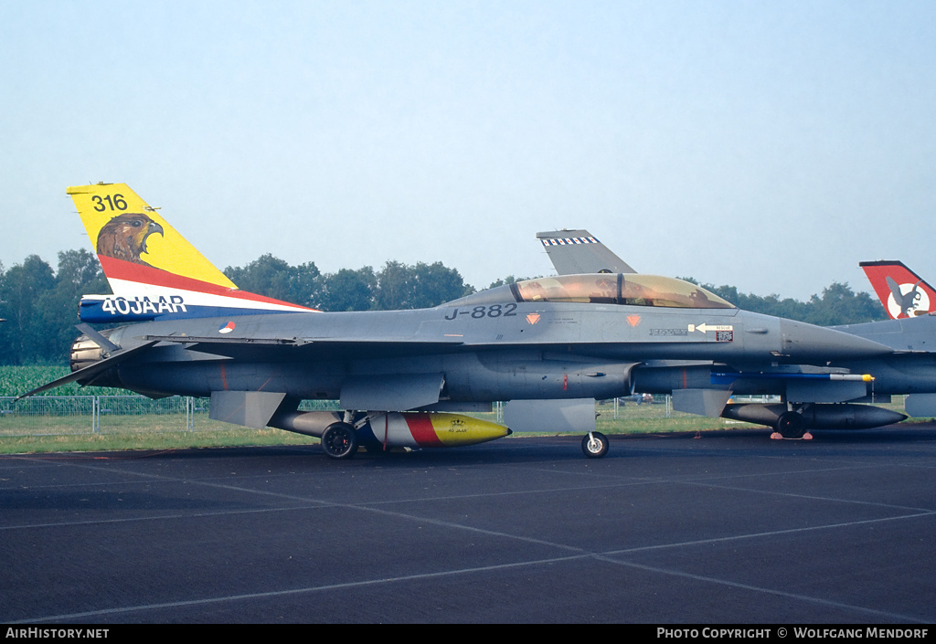 Aircraft Photo of J-882 | General Dynamics F-16B Fighting Falcon ...