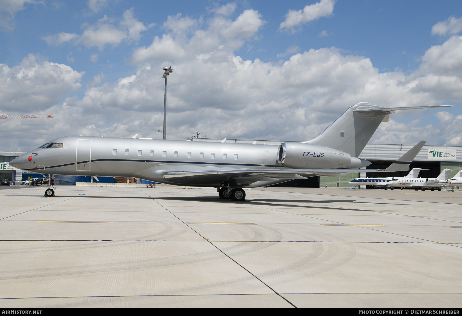 Aircraft Photo of T7-LJS | Bombardier Global 5000 (BD-700-1A11 ...